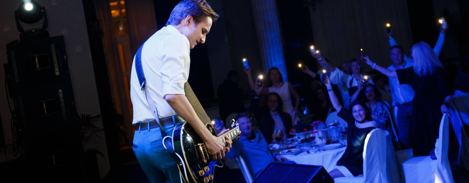 Андрей Шестиструнов