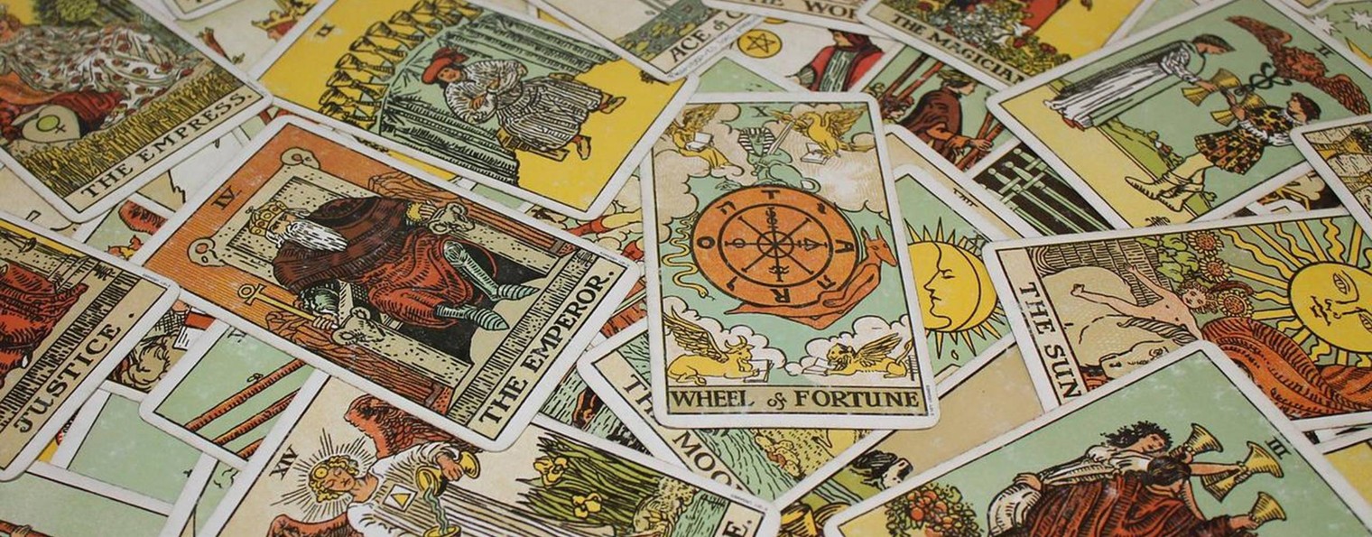 Реальность в Картах: Таро и Руны