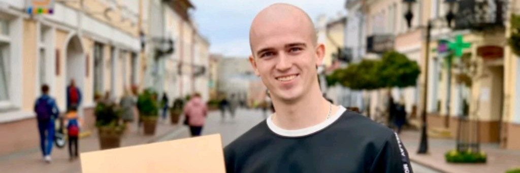 Очкастый красавчик