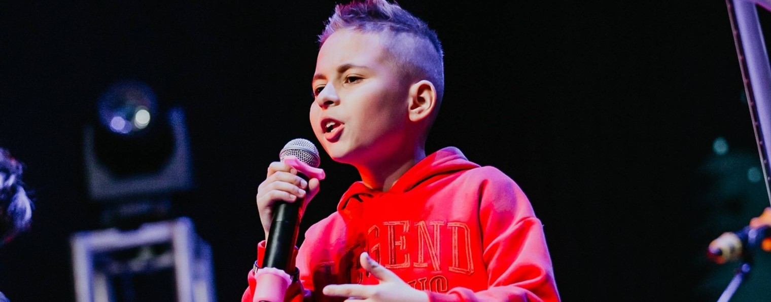 Яромир поёт