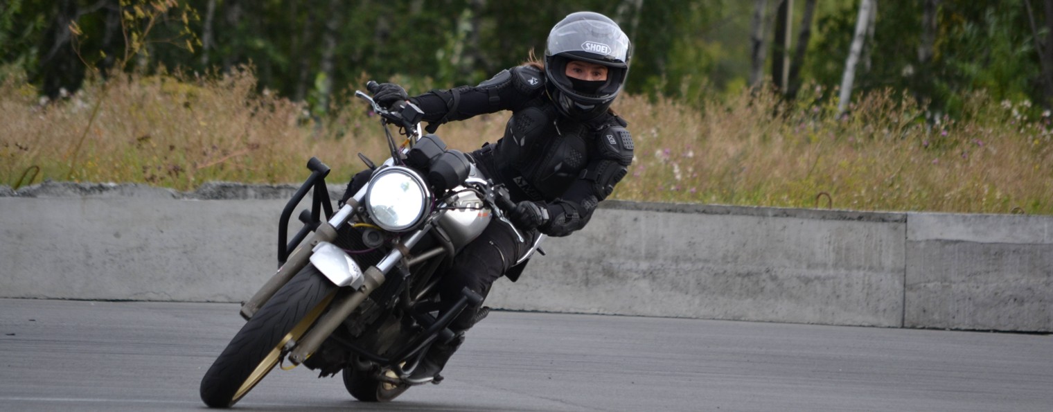 Девушка с прицепом