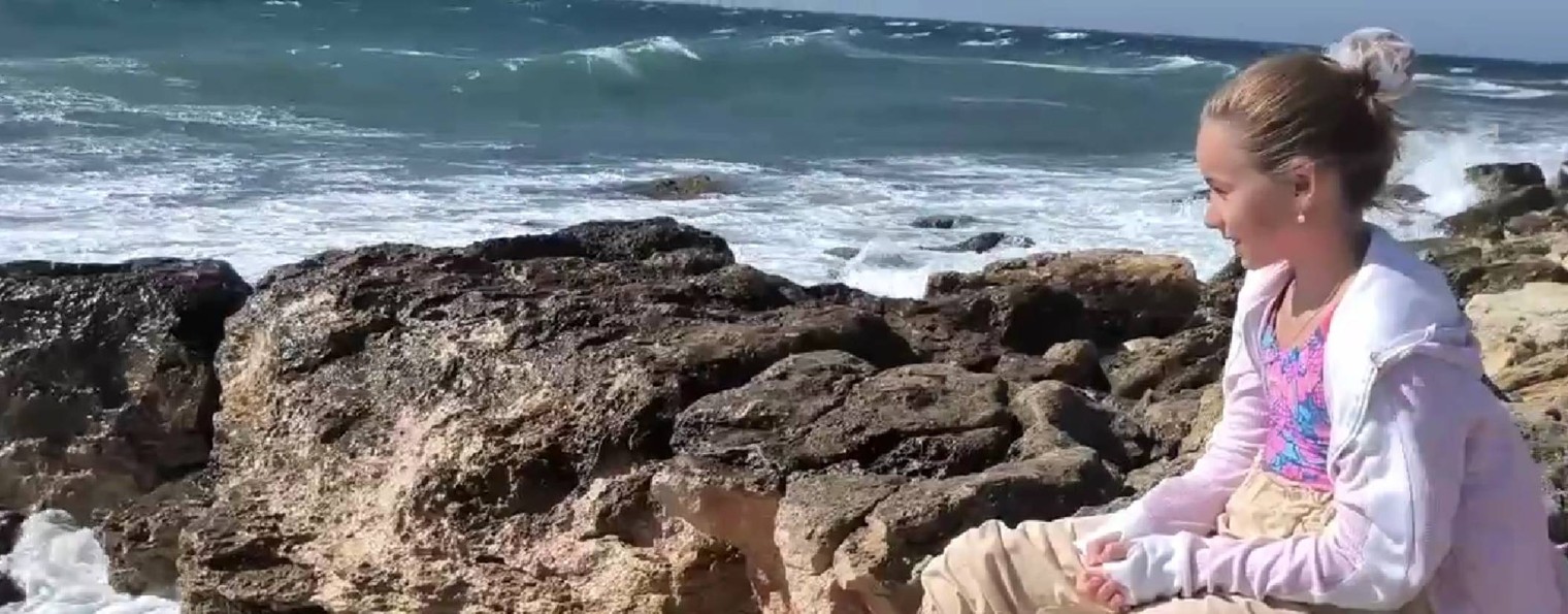 Девочка Оля