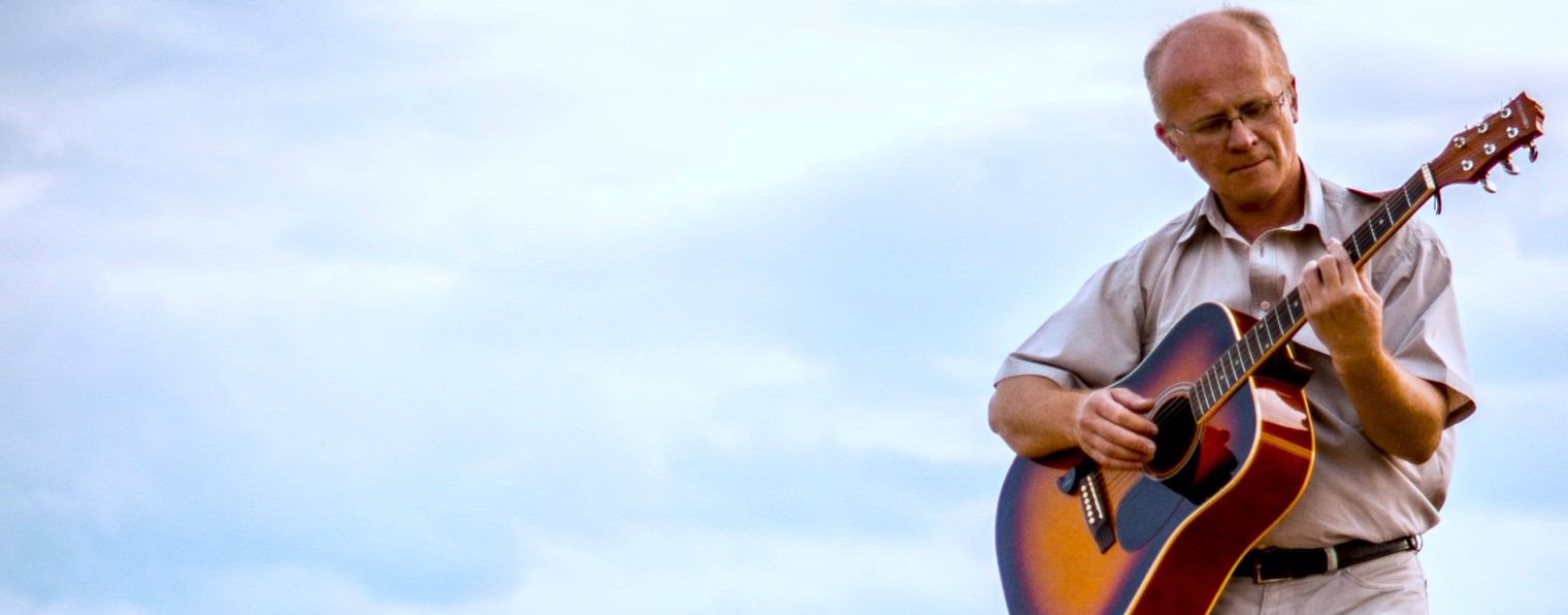 Андрей Сухарев . автор - исполнитель.