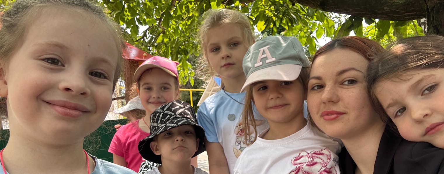 Лена-воспитатель