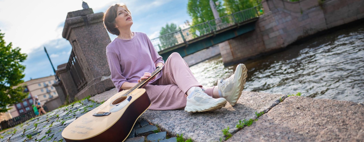 автор-исполнитель Елена Гудкова