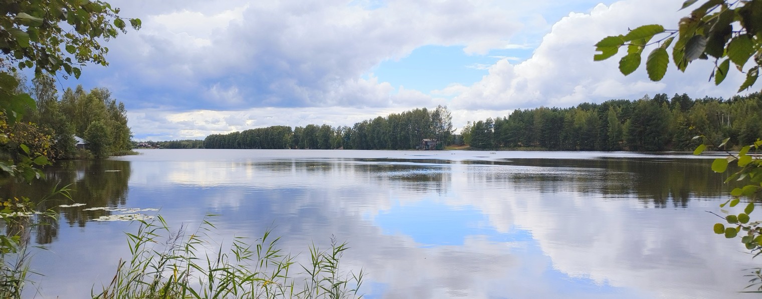 Домик у озера