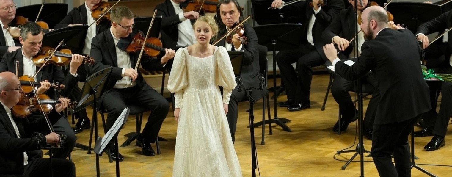 Поет Василиса Ершова