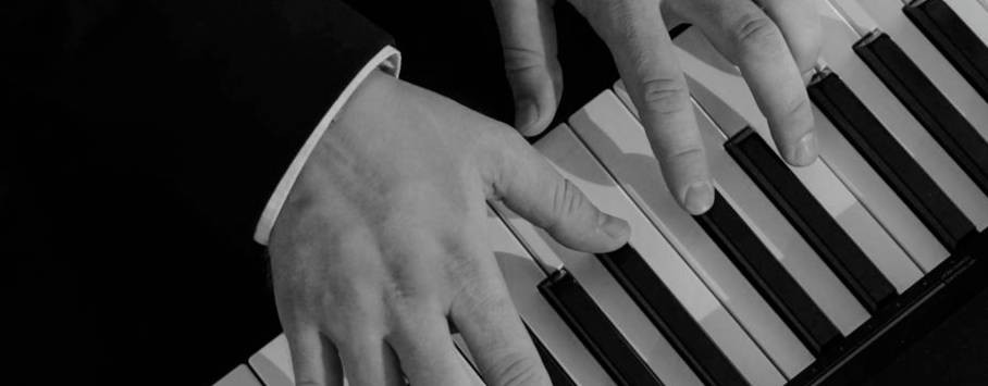 ПИАНИНОВ живое караоке в Москве и области