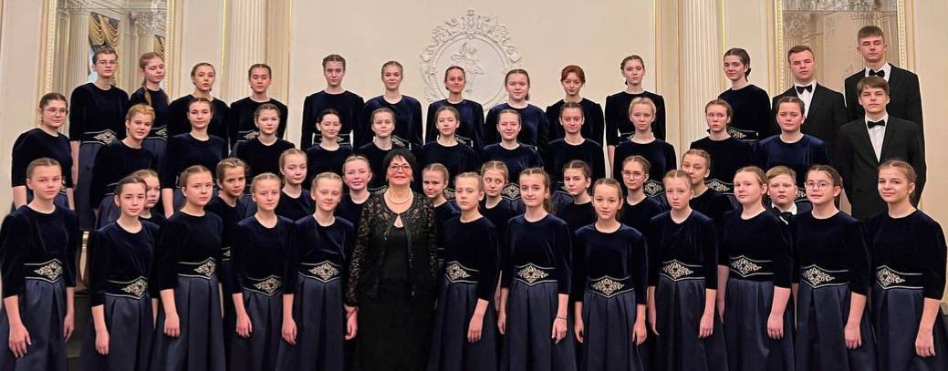 Лауреат международных конкурсов  Хор «Виктория»