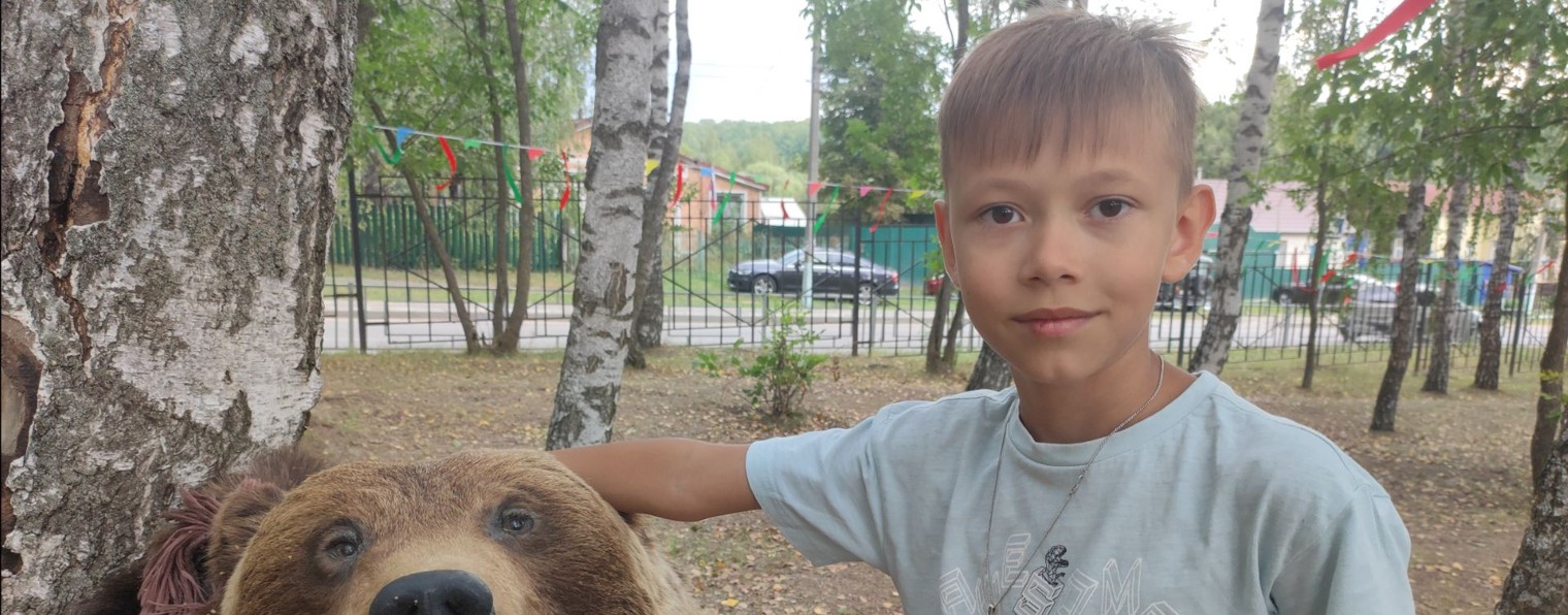 Глеб ОПЯТЬ снимает видео.