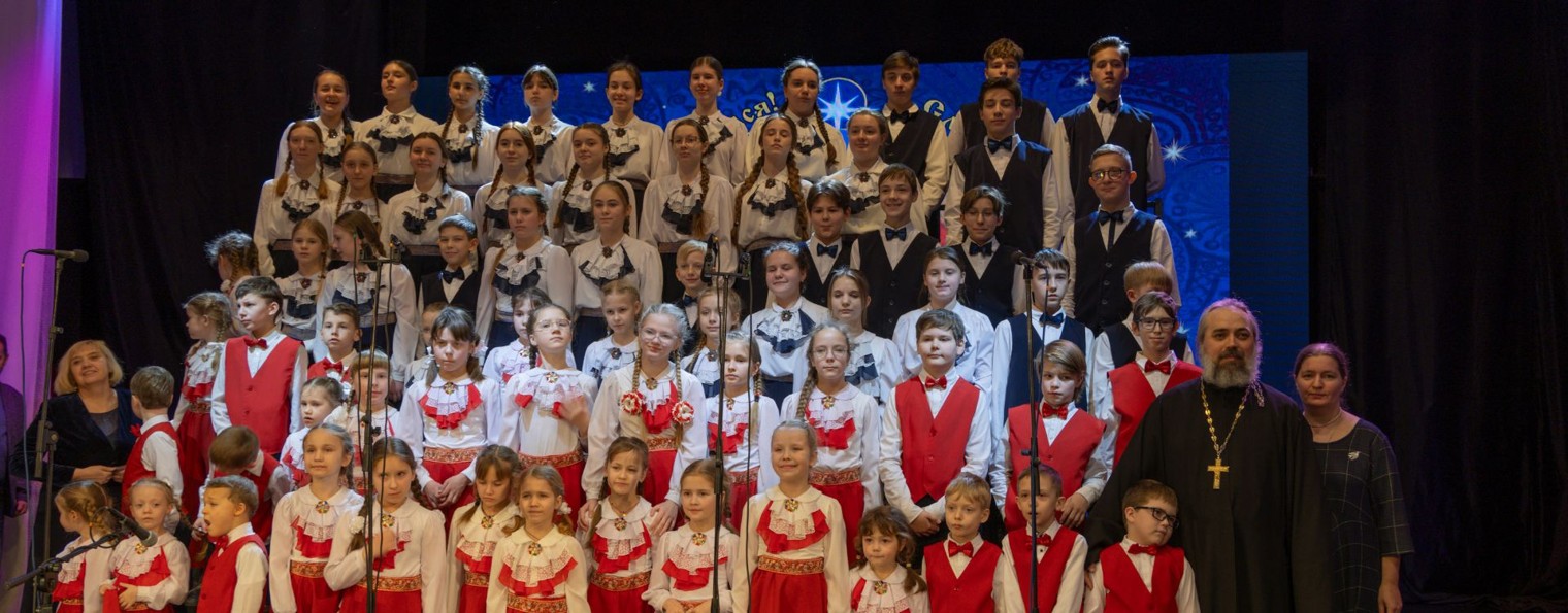 Детско-юношеский хор, рук. иерей Андрей Саврицкий