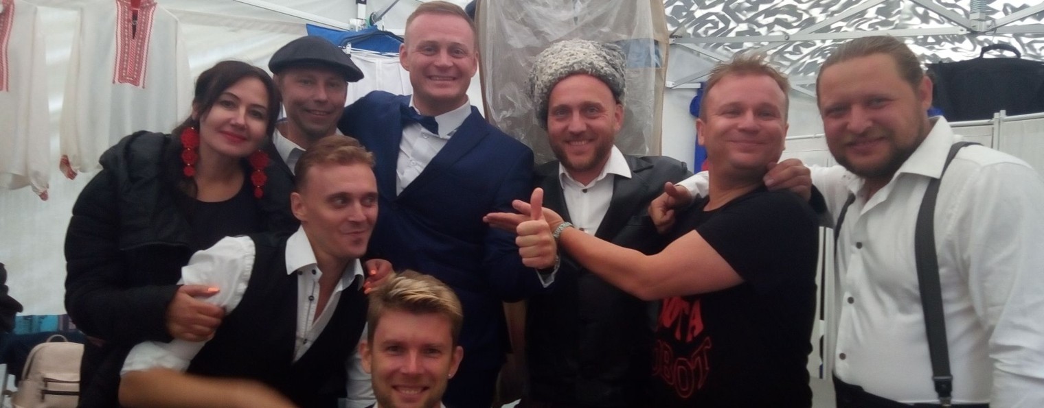 И читаем, и поём