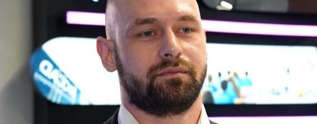 Лысый из спортзала