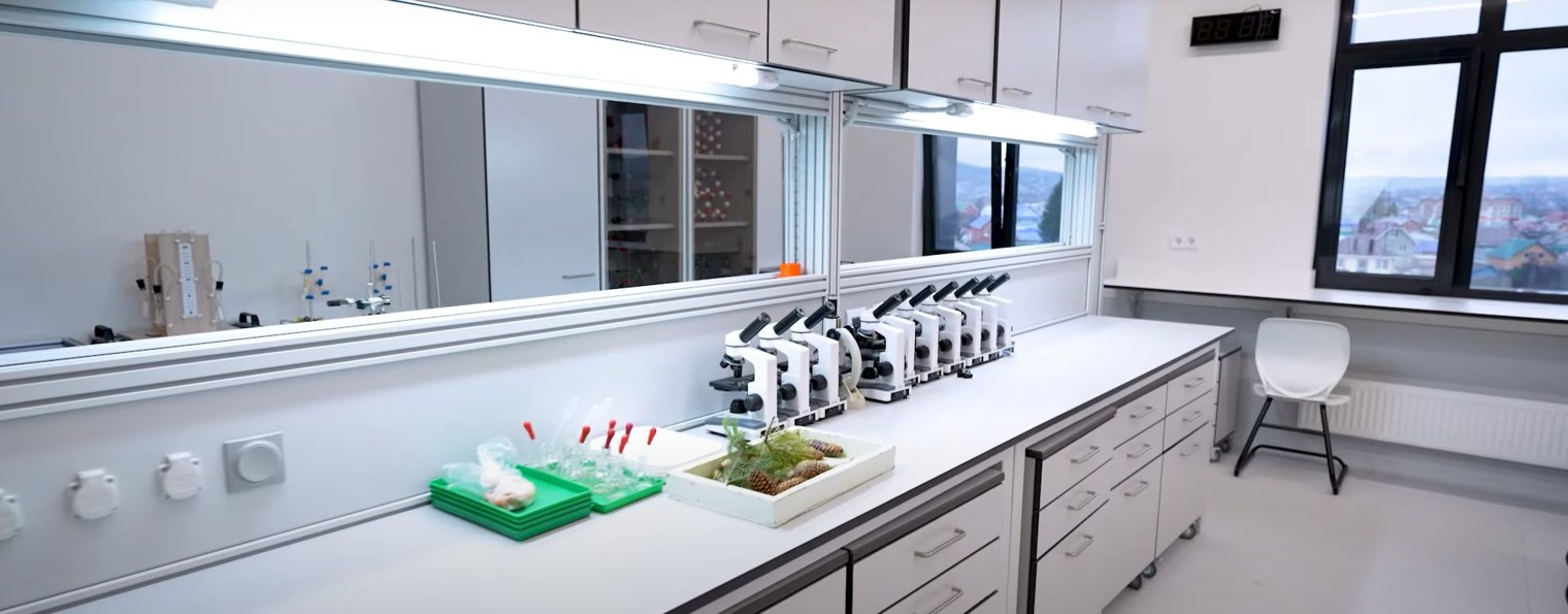 A90B лабораторная мебель. Проектирование и монтаж.