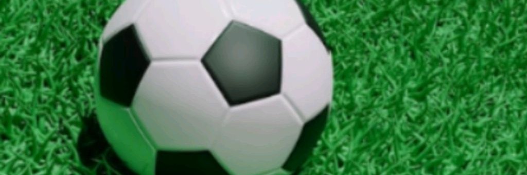 Мотя — футболист.