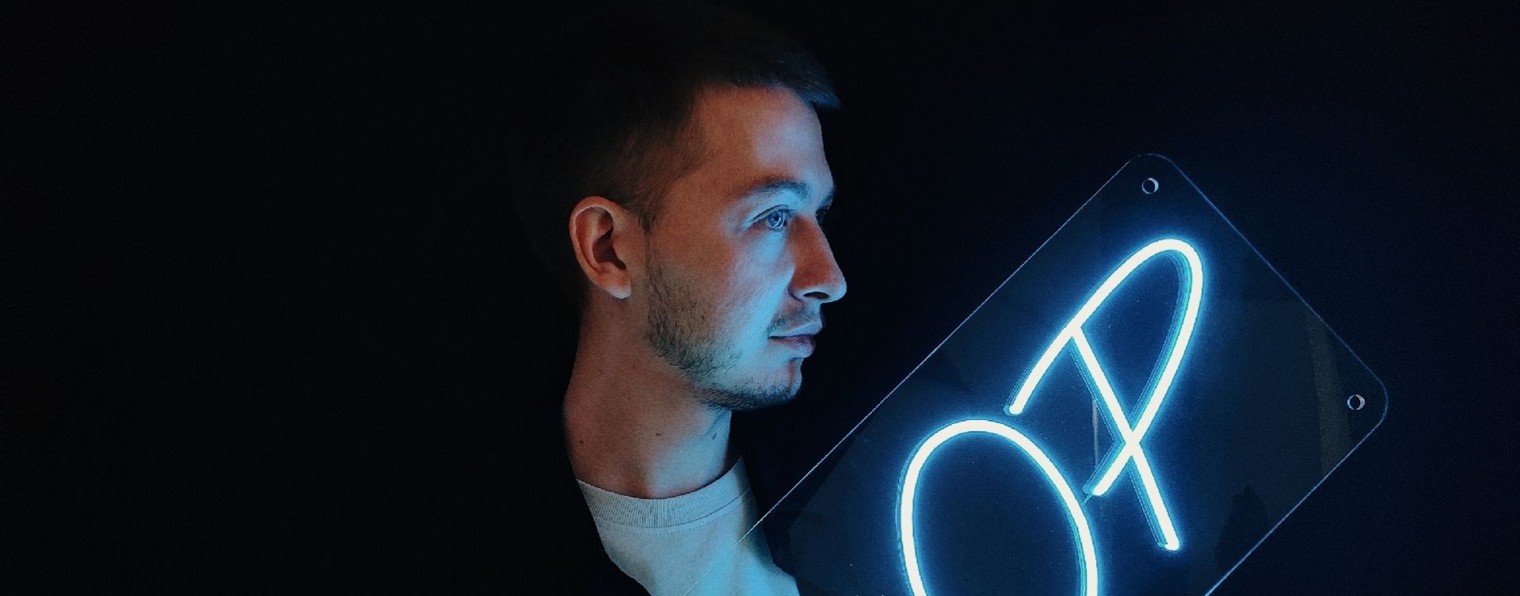 медведь рисует