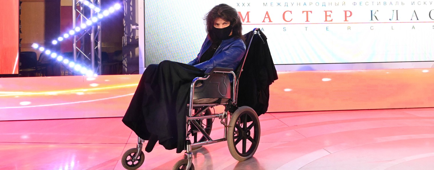 Светлана. Ю. Манелис.