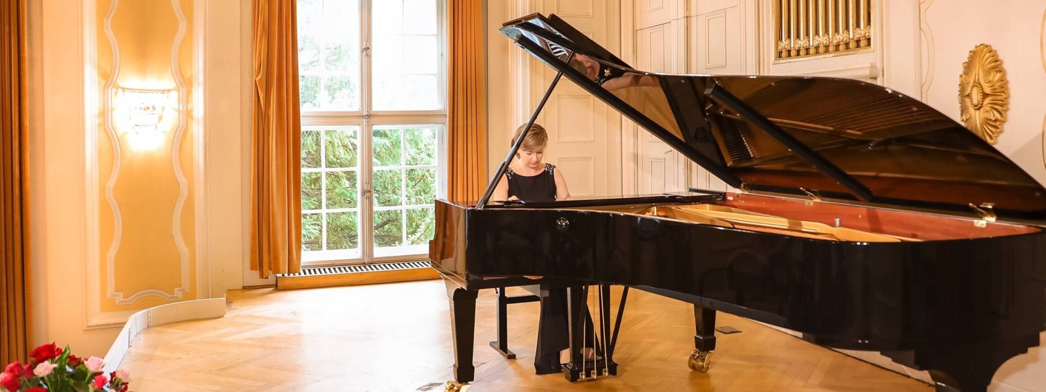 Елена Тарасова (фортепиано)