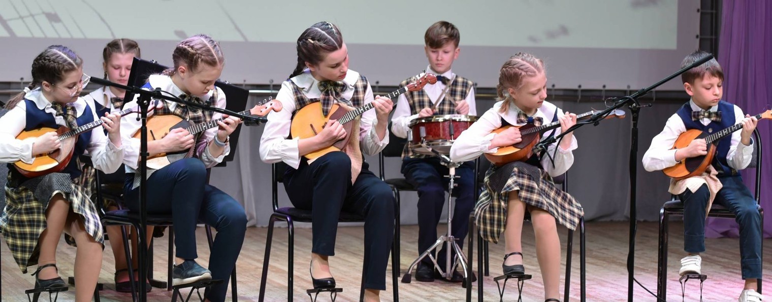 Ансамбль русских нар. инстр. "ПЕРЕЗВОН"