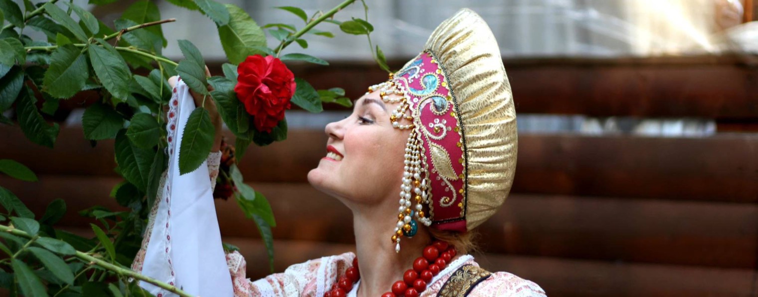 Анастасия Ларцева    и Фолк-шоу группа "Закрутиха"