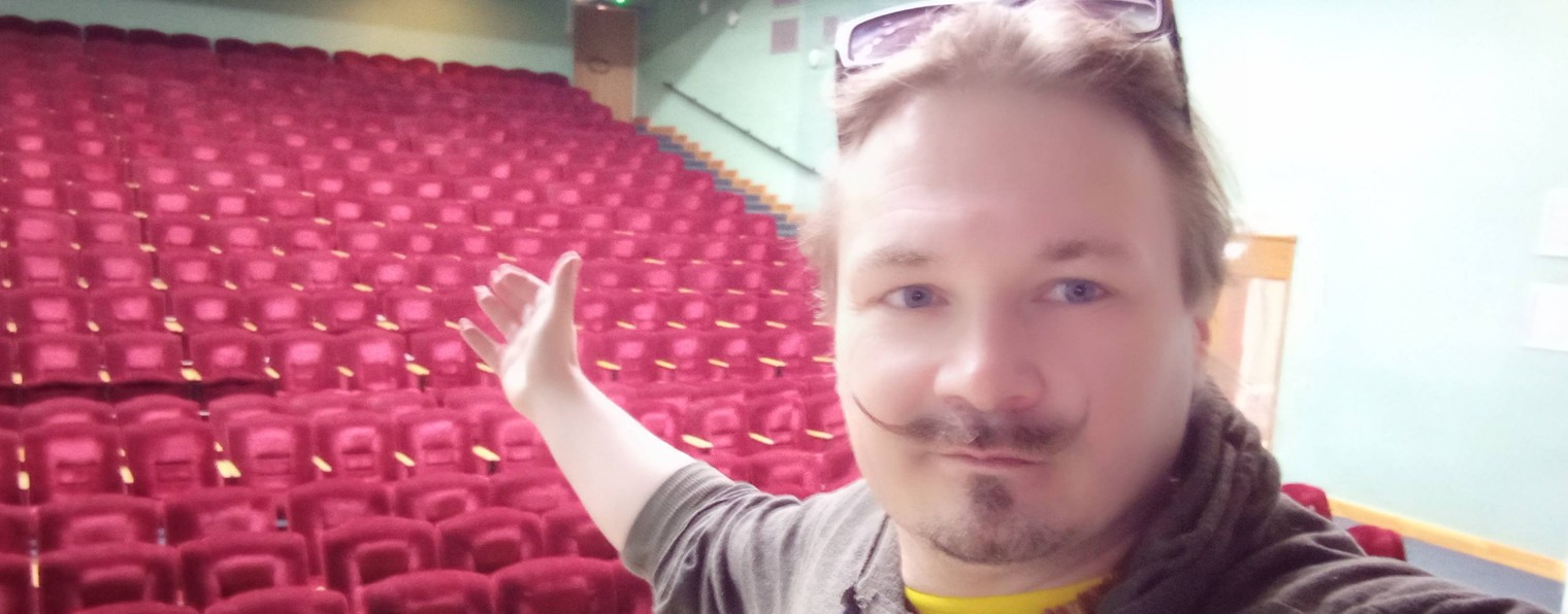 Артист усатый