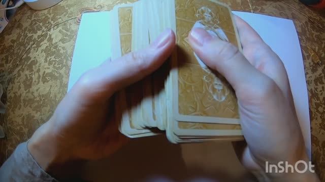 Предсказание на Таро - как к вам относится человек, о котором вы сейчас думаете