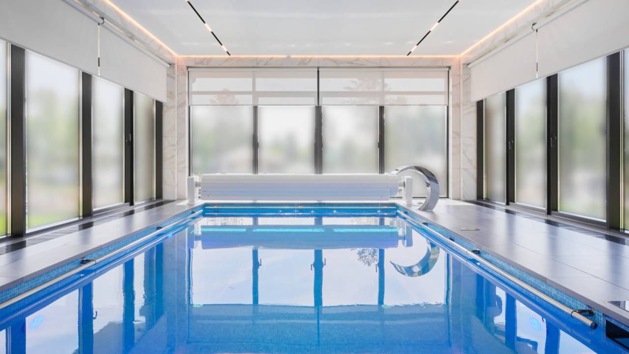 Бассейны в помещении