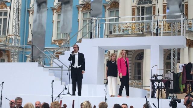 Опера "Золушка" Фестиваля Опера - всем". Официальная часть: Фабио Мастранджело.