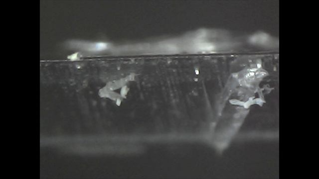 Состояние ножей из коробки под микроскопом.mp4