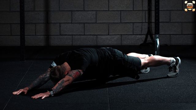 Планка на вытянутых руках