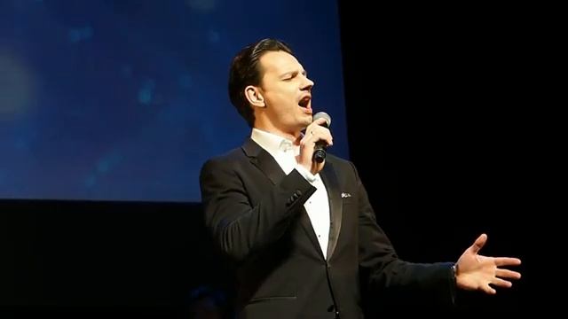 Финалист проекта «Голос-6», ведущий солист театра «Московская оперетта» Павел Иванов