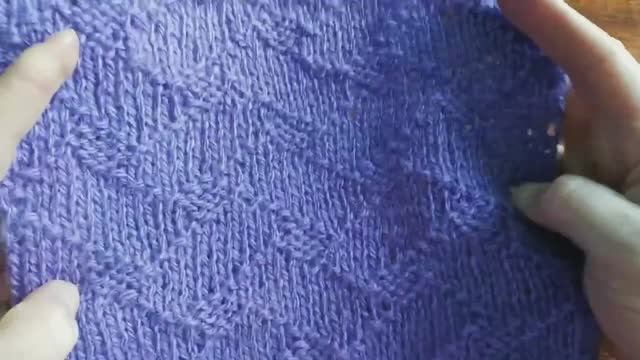 Вяжем из лицевых и изнаночных петель рельефный узор. Вязание с нуля. Узоры спицами..mp4