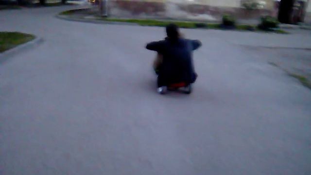 Даня с папой на велике 2017 август