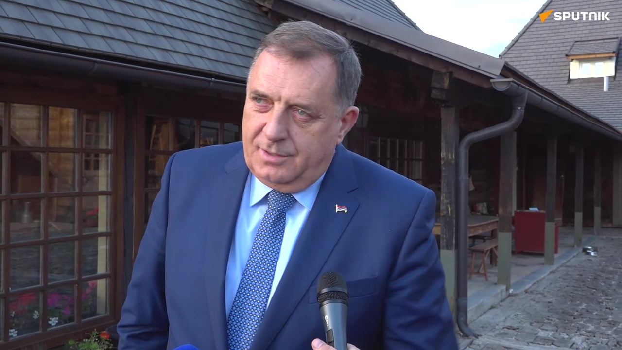 Dodik dočekan solju i pogačom na Mećavniku