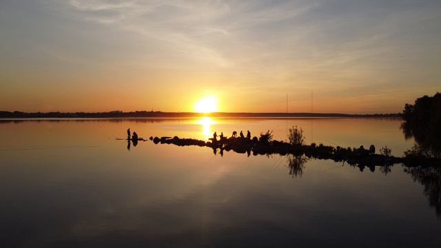Закат на озере. Урал