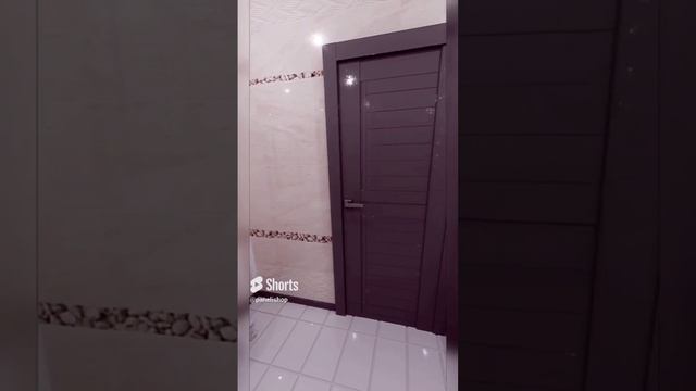 ✅ 5. Бюджетный ремонт ванной комнаты из ПВХ панелей🔆 Пальма , море бежевые тона.