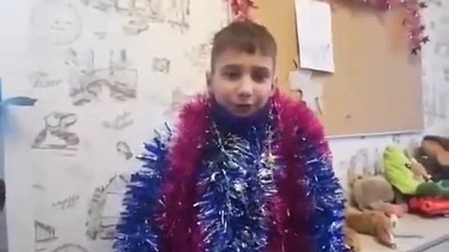 О своих новогодних традициях рассказывает Матвей Гришин.mp4