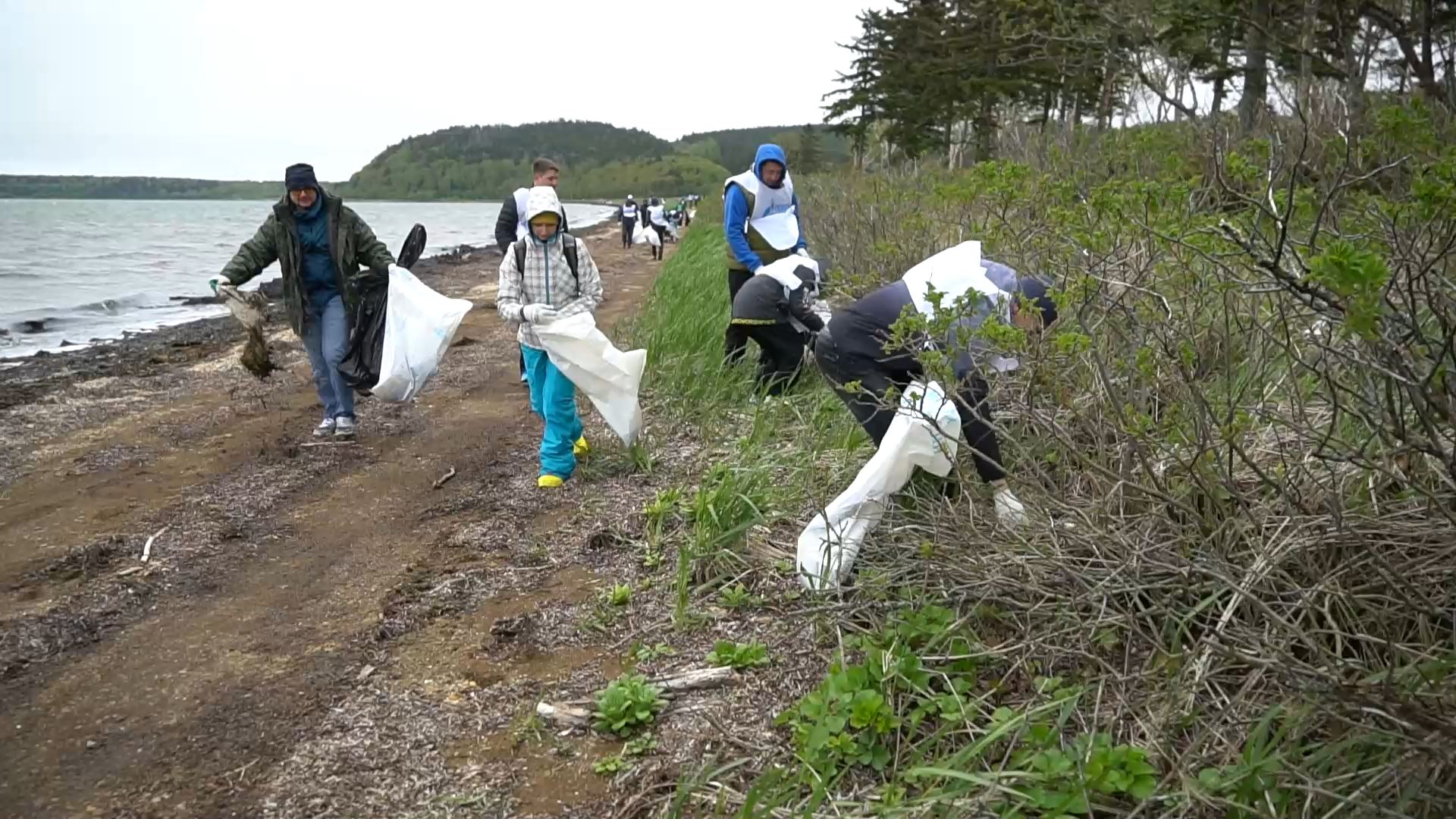 Сахалинские газовики приняли участие в акции «Вода России»