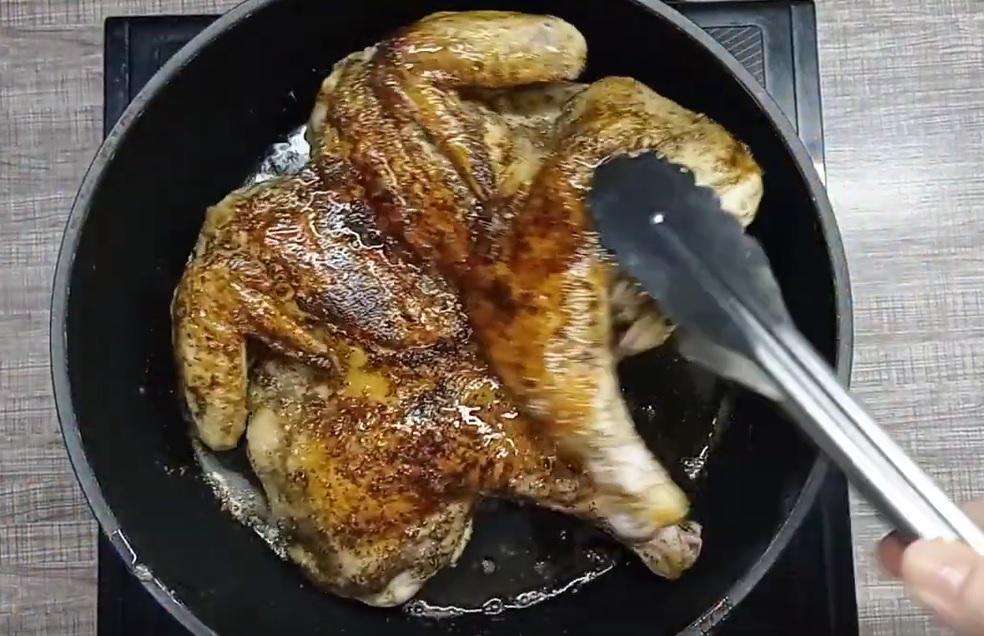 Сочная и ароматная курица на сковороде!