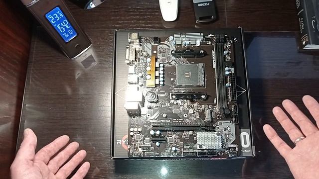 MSI B450M-A PRO MAX  колхоз торжествует).