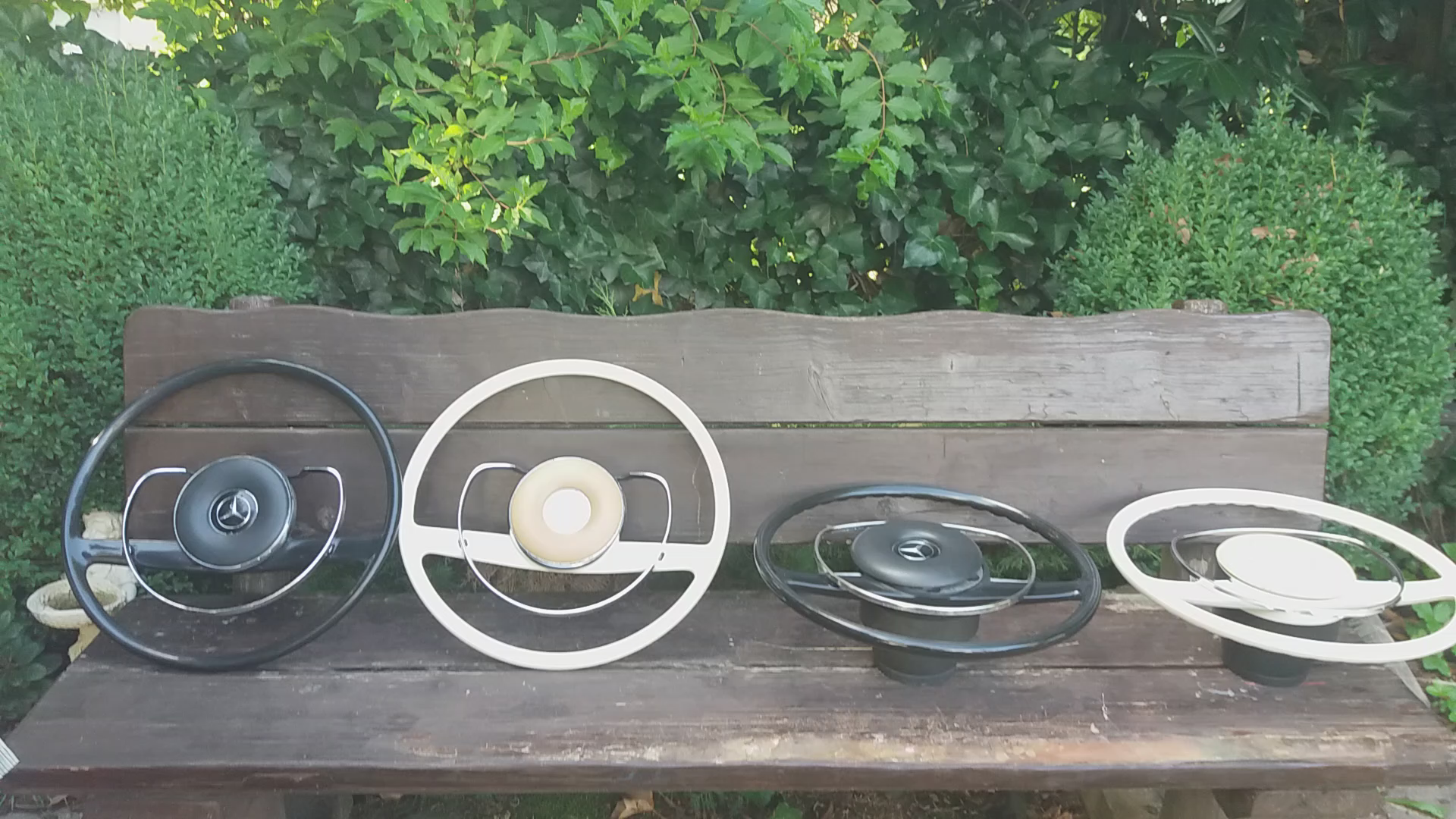 Сравнение бакелитовых рулей Mercedes W115 W112 W111 W114