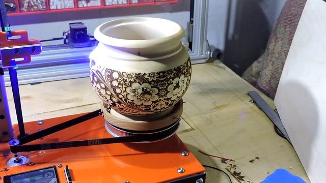 Выжигание орнамента под хохлому на сахарнице с помощью карусельного выжигателя.