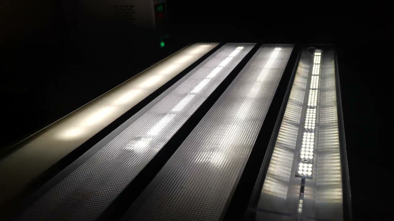 Сравнение внешнего вида защитных стёкол для светильников. Прозрачное, микропризма и матовое.