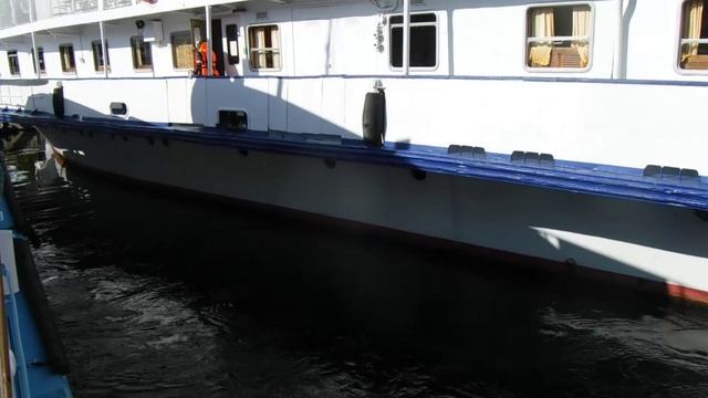 Отчаливание теплохода "Северный Афон" из Монастырской бухты на Валааме.