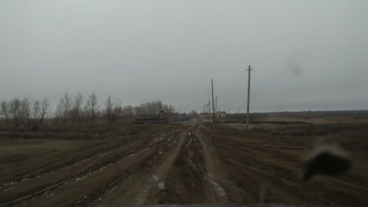 По бездорожью в окрестностях Черемушек (Питерский район).