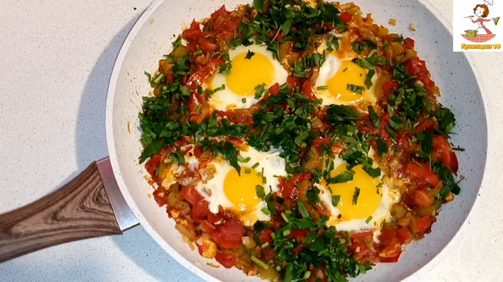 Шакшука - аппетитная яичница с овощами. Вы очень полюбите этот рецепт!.mp4