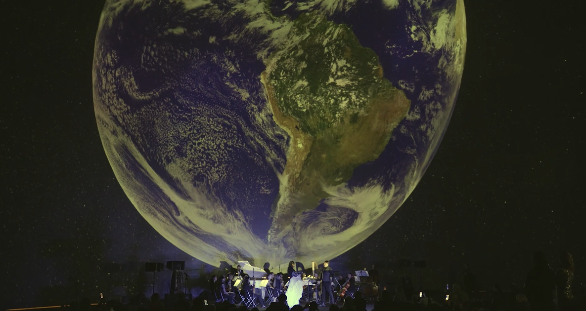 Оксана Фёдорова раскрывает тайны Вселенной в величайшем планетарии планеты!