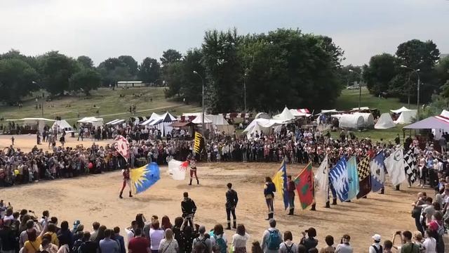 20190615 Турнир Святого Георгия 2019. Шоу флагоносцев Compagnia dell’ Orso вне ристалища