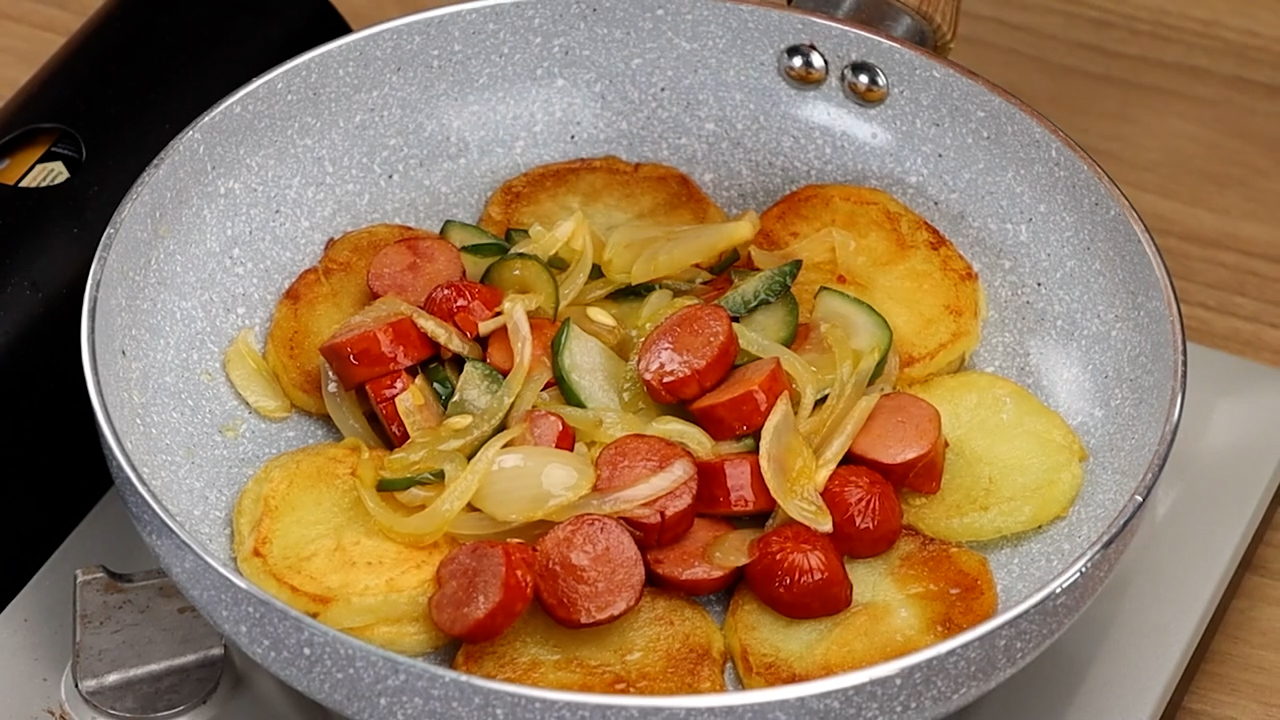 Завтрак из картофеля и яйца. Сытный и вкусный.