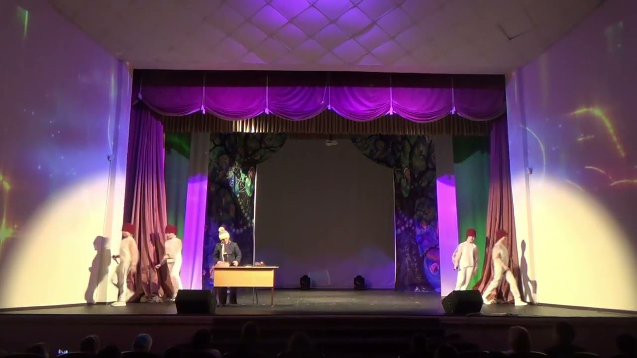 Новогодний спектакль "Шел по городу волшебник"